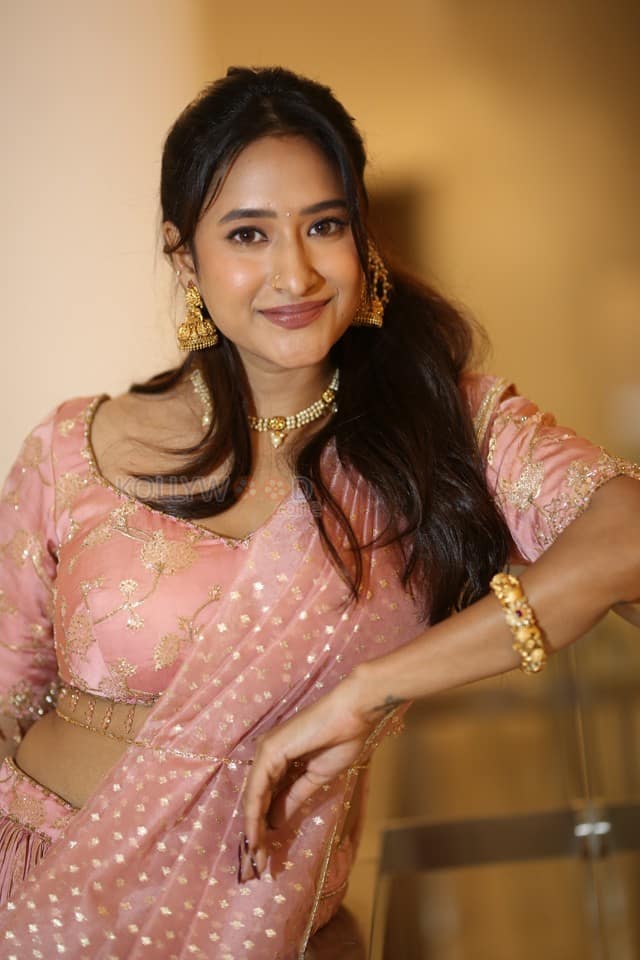 Actress Manika Chikkala At Dhandoraa Movie Pre Release Event Pictures ...