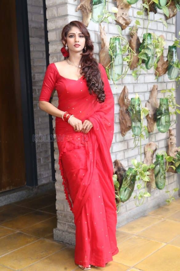 Saaree Movie Heroine Aaradhya Devi Red Saree Photos 33 (332162 ...