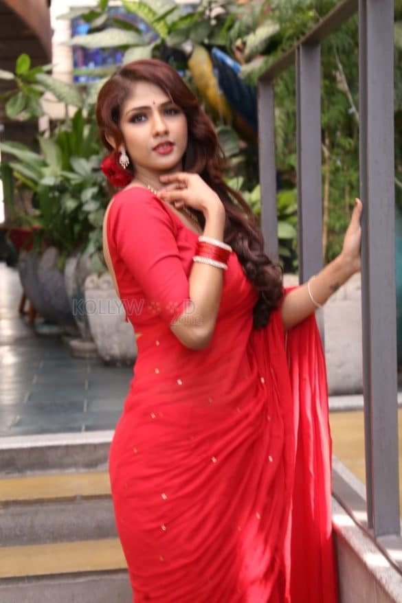 Saaree Movie Heroine Aaradhya Devi Red Saree Photos 56 (332188 ...